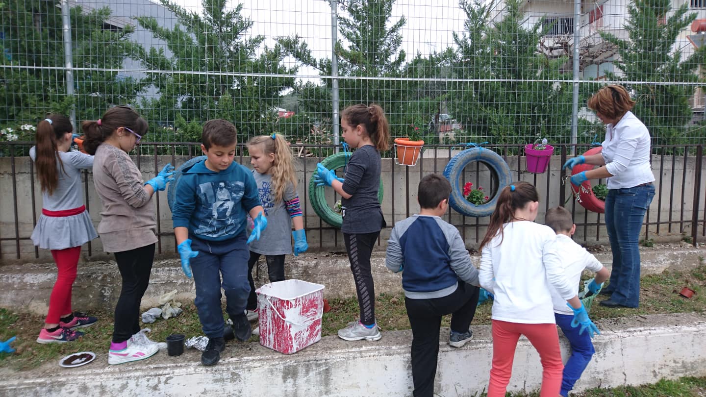 Το Δημοτικό Σχολείο Γιαννιτσοχωρίου ομορφαίνει την αυλή του σχολείου ...